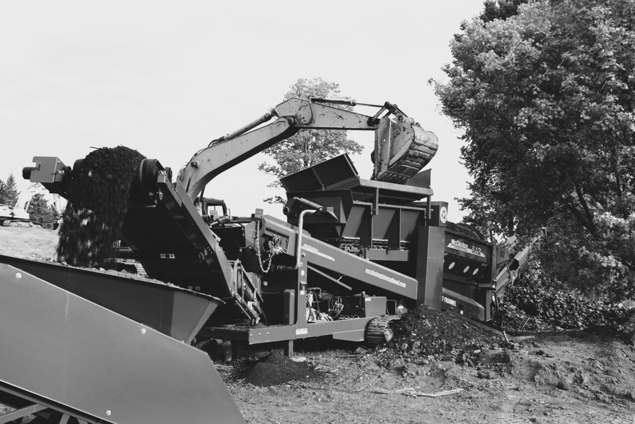 512RT Tracked Trommel - McCloskey International